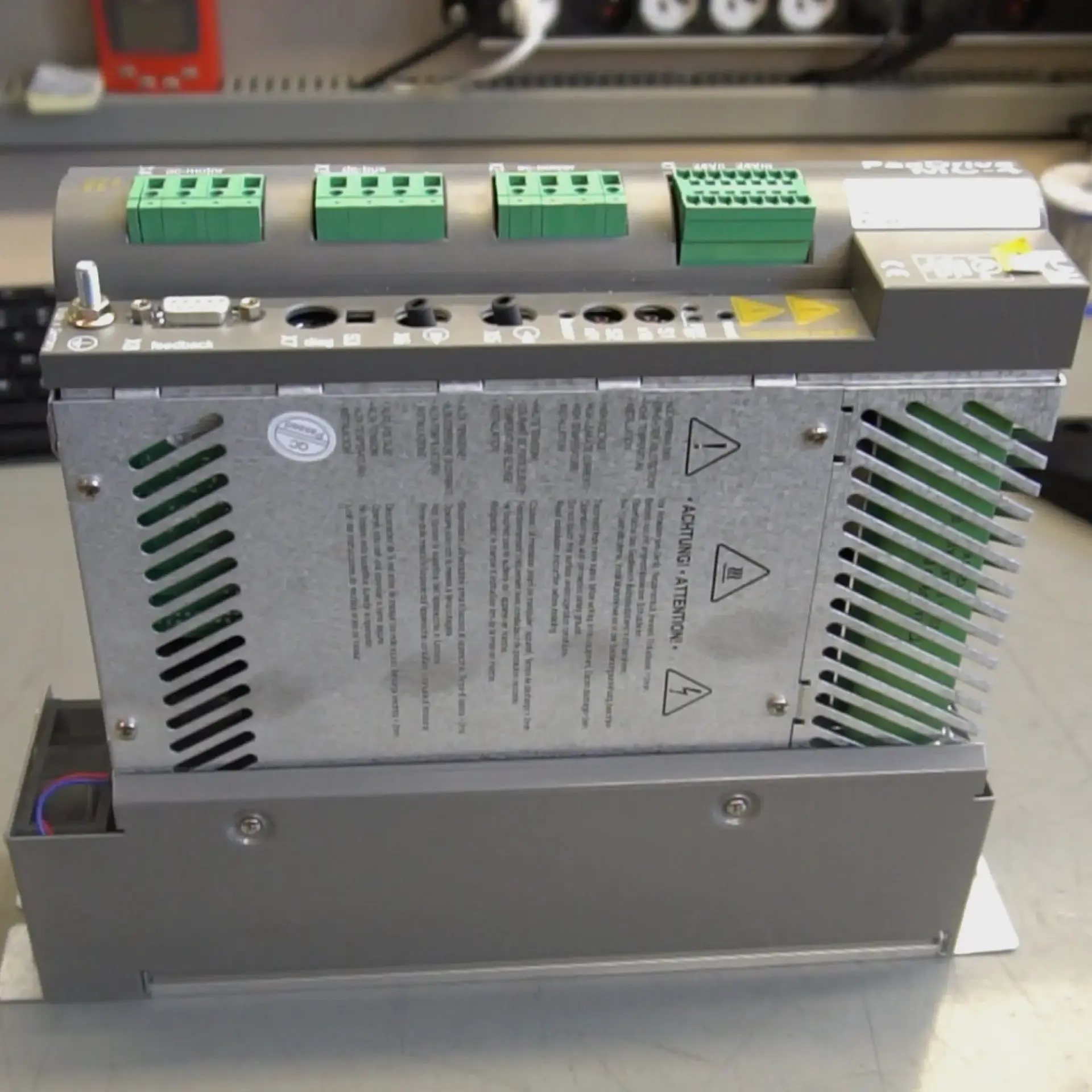 Comment réparer les servomoteurs et les variateurs de ELAU et Schneider ...